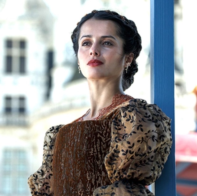 Is The Serpent Queen's Amrita Acharia Dating Anyone? Norwegian Actress ...