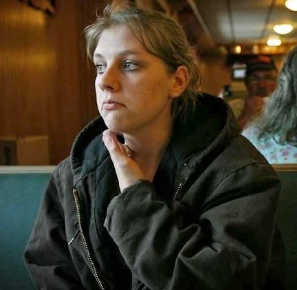 Survivor Ashley Reeves Injury Photos And Paralyzed Story - Wikipedia ...