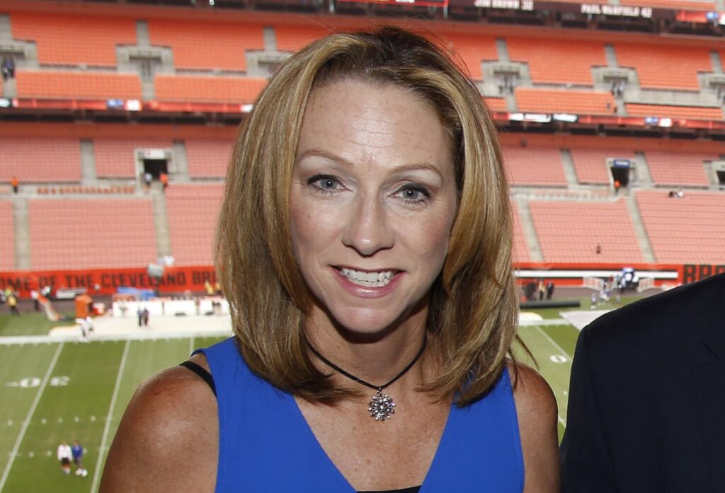 Who Is Beth Mowins Husband Alan Arrollado? Sports Announcer Married ...
