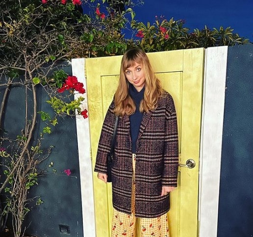 Who Is Lauren Lapkus Parents? See Her Latest New Year 2023 Post With ...
