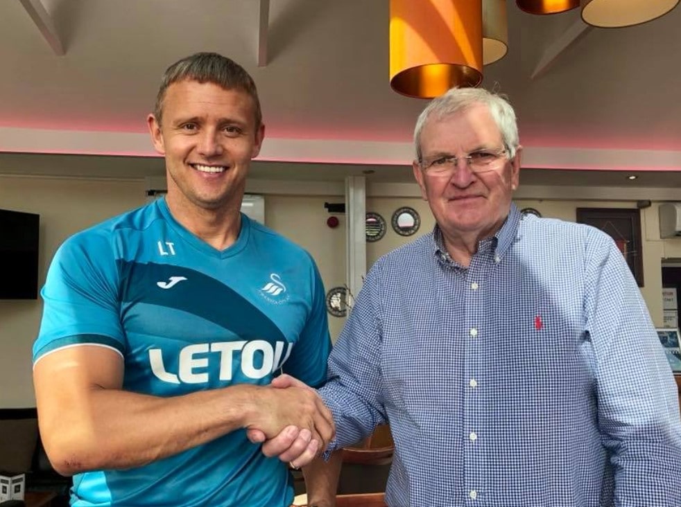 Who Is Sophie Ver Maas (Lee Trundle Girlfriend)? Disneyland Trip With ...