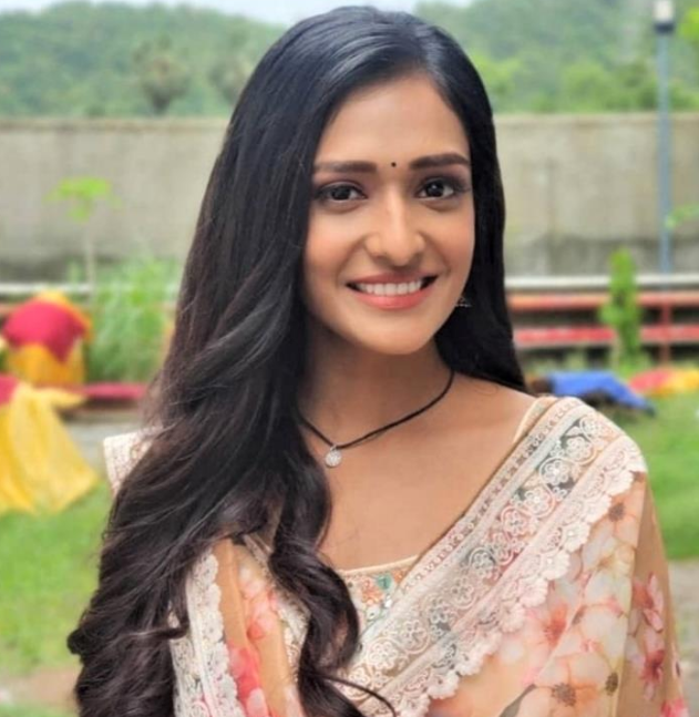 Aishwarya Khare Bio, Career, Age, Height, Relationship, Affairs, Net ...