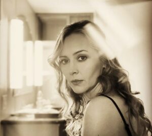 Amy Acker: Married Life, Children, Net Worth (2023), Latest Work And ...