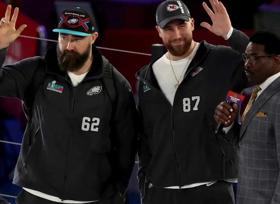 Travis And Jason Kelce Face Off At Super Bowl! Travis Embraced His Brother After Victory ...