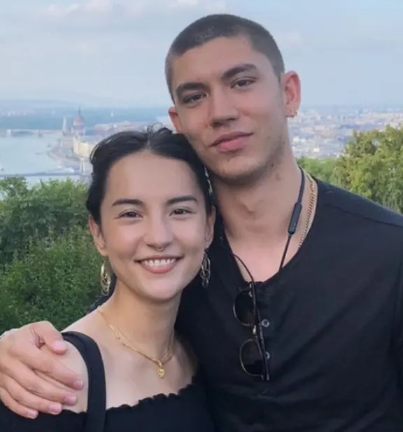 Archie Renaux: Daughter Iris Renaux, Girlfriend, Family, Bio, Wiki, Age ...