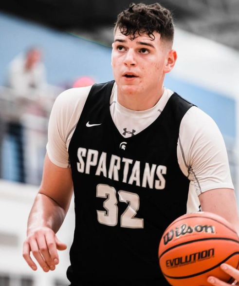 Meet Donovan Clingan: The Teen Basketball Star with Supportive Parents ...