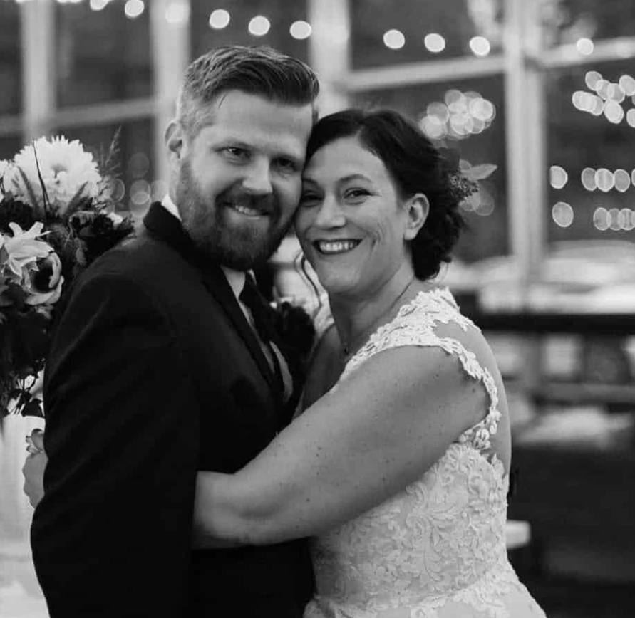 Sara Bradley: Husband, Family, Bio, Wiki, Age, Career, Net Worth 2023 ...