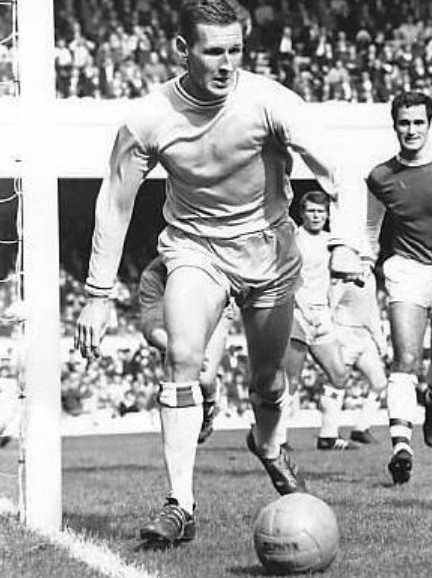 Tony Knapp (English Soccer Player): How Did He Die? Bio, Wiki, Divorce ...