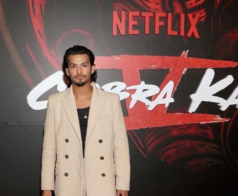 Xolo Maridueña: Bio, Net Worth (2023), Parents Omar G. Ramirez ...