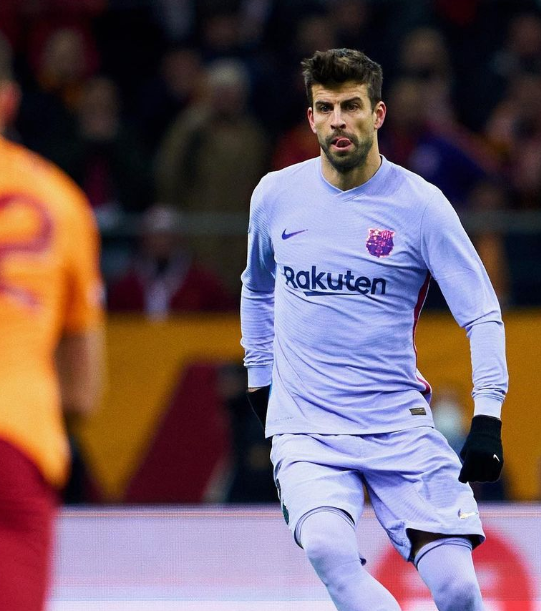 Gerard Piqué: Relationship with Clara Chia Marti, Son, Bio, Wiki ...