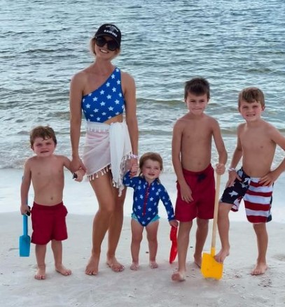 Heather Neel (Derek Carr's Wife): Bio, Wiki, Age, Career, Net Worth 2023, At Beach and More