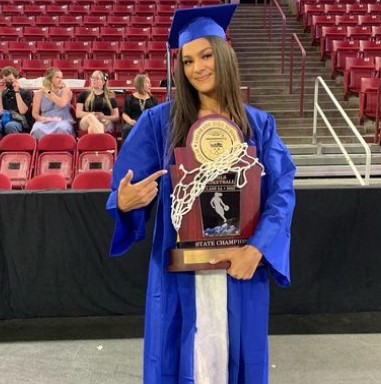 Lauren Betts: Parents Andrew and Michelle Betts, Career, Bio, Wiki, At ...