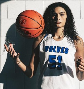 Lauren Betts: Parents Andrew and Michelle Betts, Career, Bio, Wiki, At ...