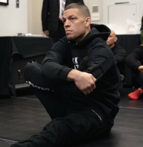 Nate Diaz Chokes Logan Paul Lookalike Unconscious in Street Fight ...