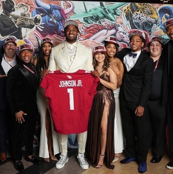 Paris Johnson Jr: Brother Isaiah Johnson, Bio, Career, Parents, In ...