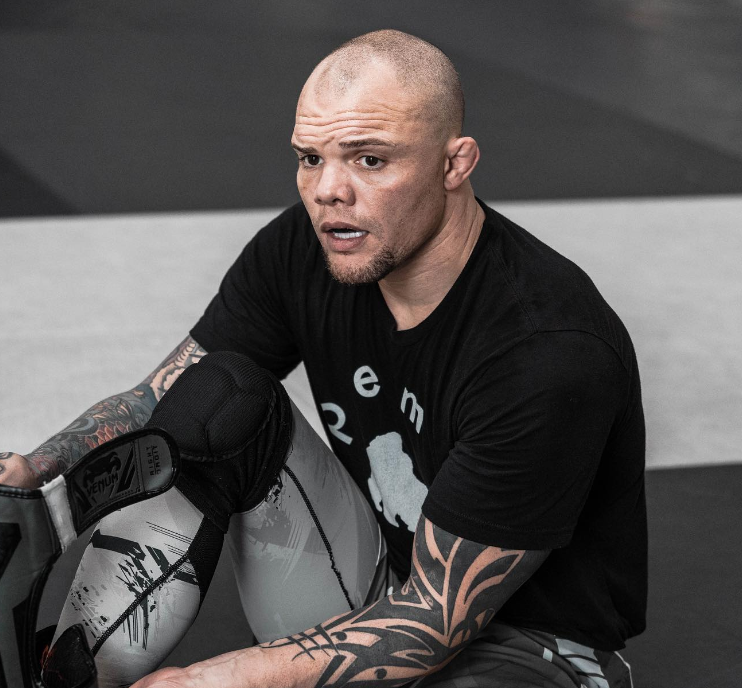 Who Are UFC Star Anthony Smith Kids? Meet His Daughters Ariah, Avaya ...