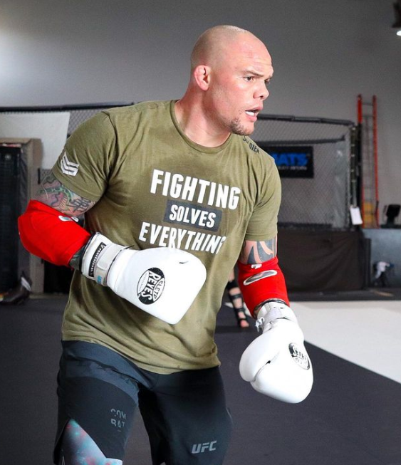 Who Are UFC Star Anthony Smith Kids? Meet His Daughters Ariah, Avaya ...