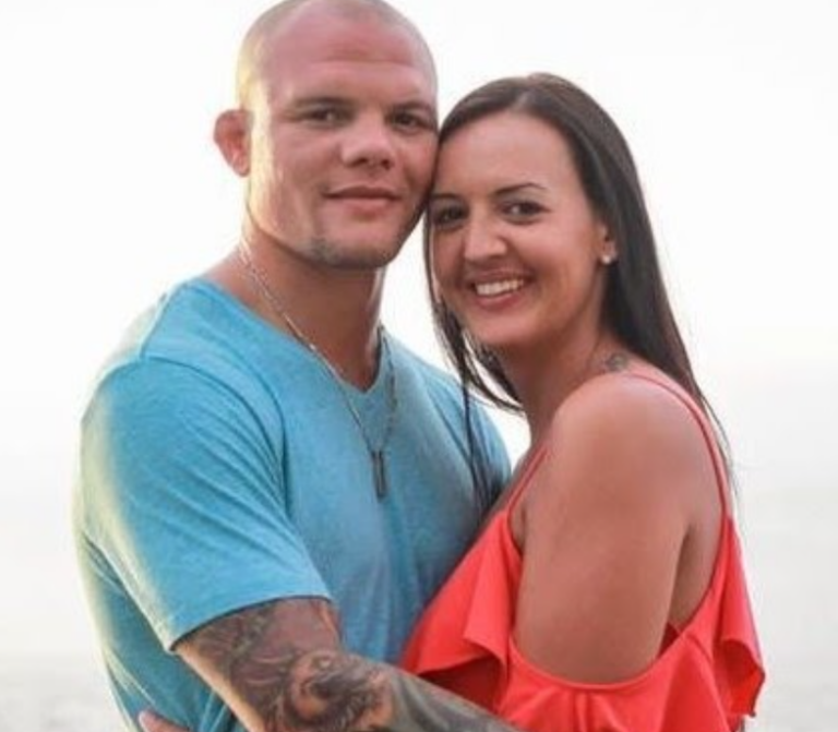 Who Are UFC Star Anthony Smith Kids? Meet His Daughters Ariah, Avaya ...