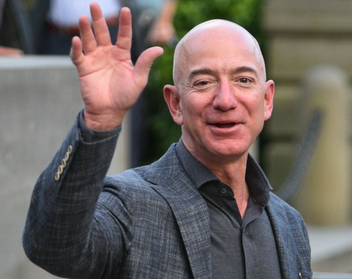 Who Is Lauren Sanchez (Jeff Bezos Girlfriend)? Sports World Reacts to ...