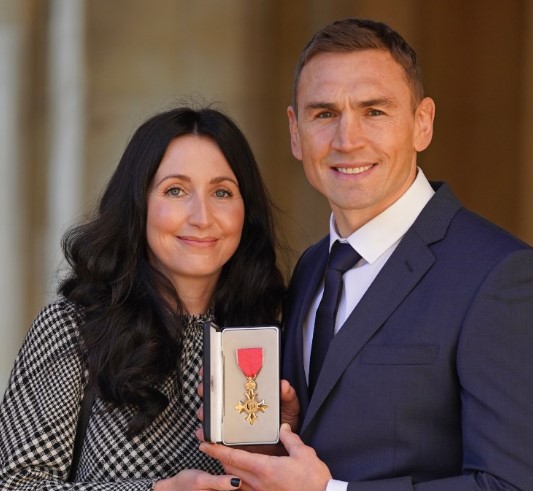 Kevin Sinfield: Wife Jayne Sinfield, Bio, Wiki, Age, Height, Weight ...