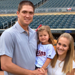 Who Is Elizabeth Gibson (Kyle Gibson Wife)? Their Married Life and Kid ...