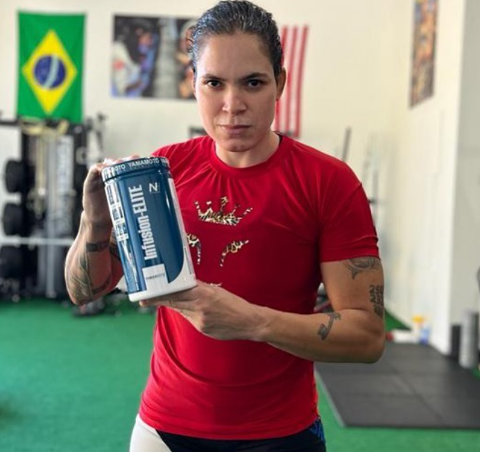 Who Is Vanessa Nunes, Amanda Nunes Sister? Their Age Difference And ...