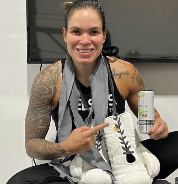 Who Is Vanessa Nunes, Amanda Nunes Sister? Their Age Difference And ...