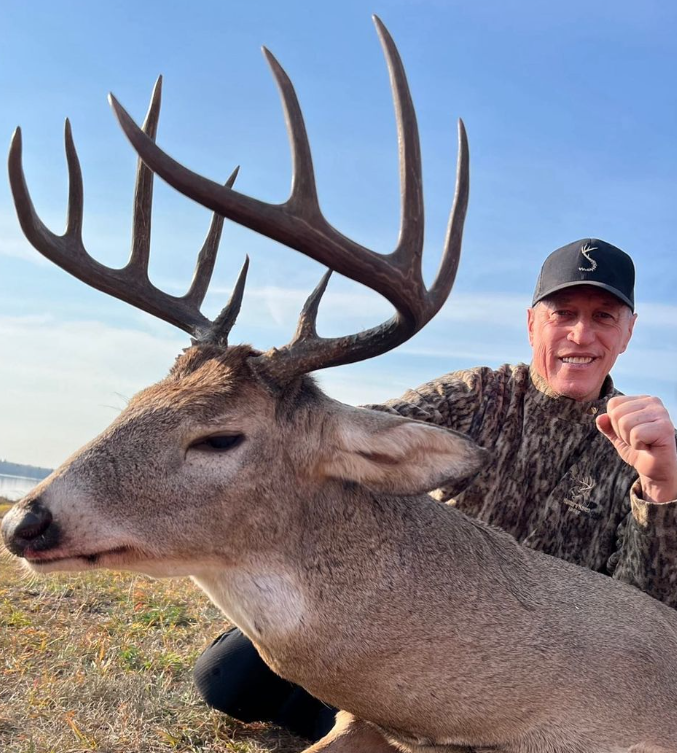 Are Jim Kelly and Chad Kelly Related? Career, Age Gap, Birthday ...