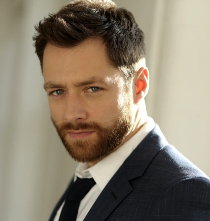 Who Is Cara Theobald, Richard Rankin Girlfriend? Married Life And Age ...