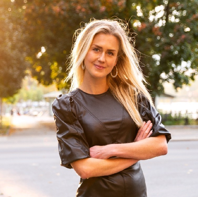 Who Is Caroline Blixt? Meet Jonas Blixt Sister, Career, Net Worth 2023 ...