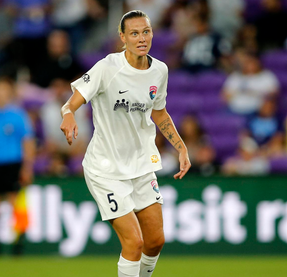 Who Are Emily van Egmond Parents? Meet Annette And Gary van Egmond And ...