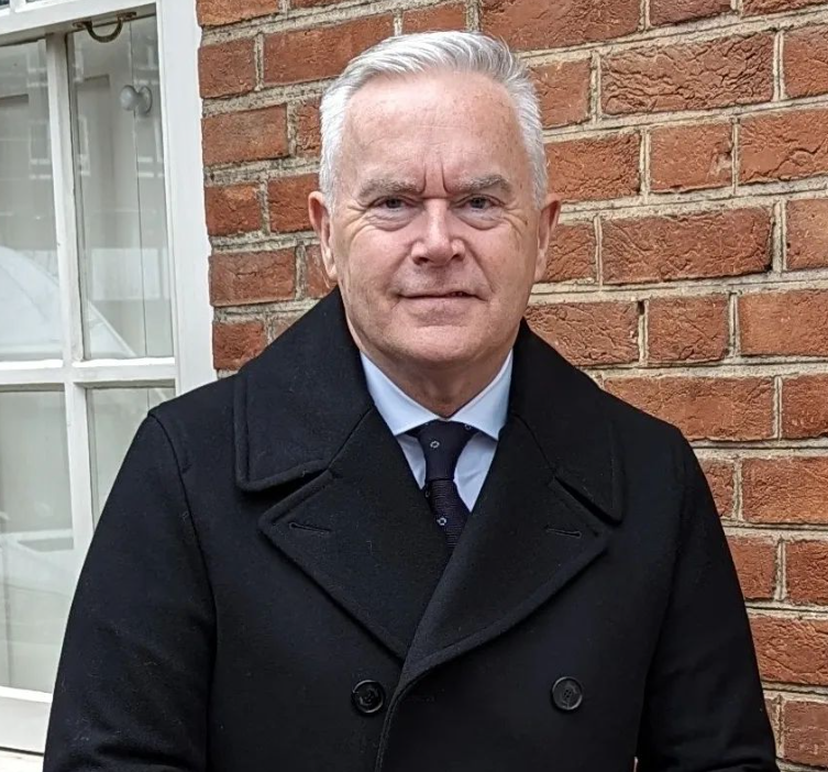 Why Fans Believe Huw Edwards Could Be Gay? Details About His Wife Vicky ...