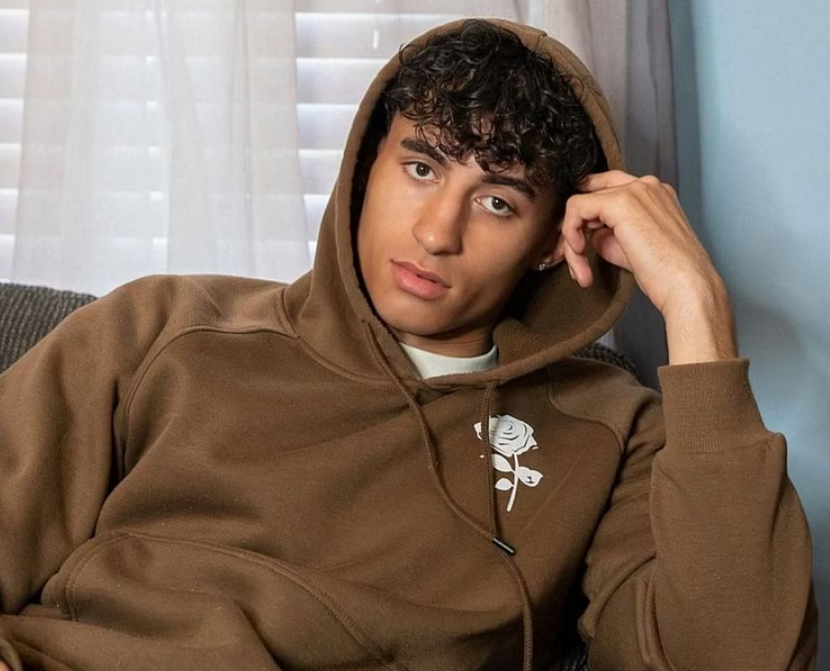 Isaac Francis Relationship: Does He Have a Girlfriend? Too Hot To ...