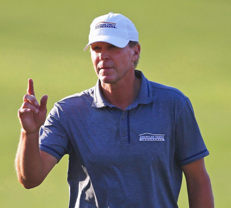 Who Is Steve Stricker Caddie Izzi Stricker? Meet His Daughter And ...