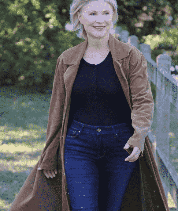 Are Beth Broderick And Matthew Broderick Related? Family and Net Worth Difference Explored