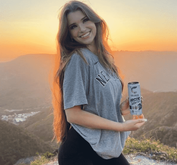 Brooke Monk Without Makeup Look: Lip Filler And Nose Job - Did She ...