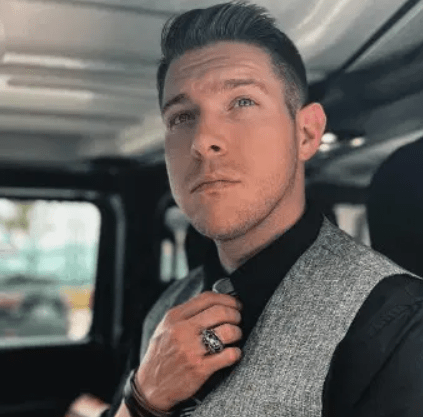 Elizabeth Rowe Trans: Explained Sexuality Rumors, Husband, Family, 50k Celebration And More