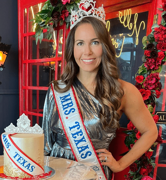 Elizabeth Rowe Trans: Explained Sexuality Rumors, Husband, Family, 50k ...