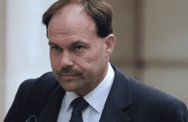 How Many Children Does Glyn Razzell Have With His Wife Linda? Married ...