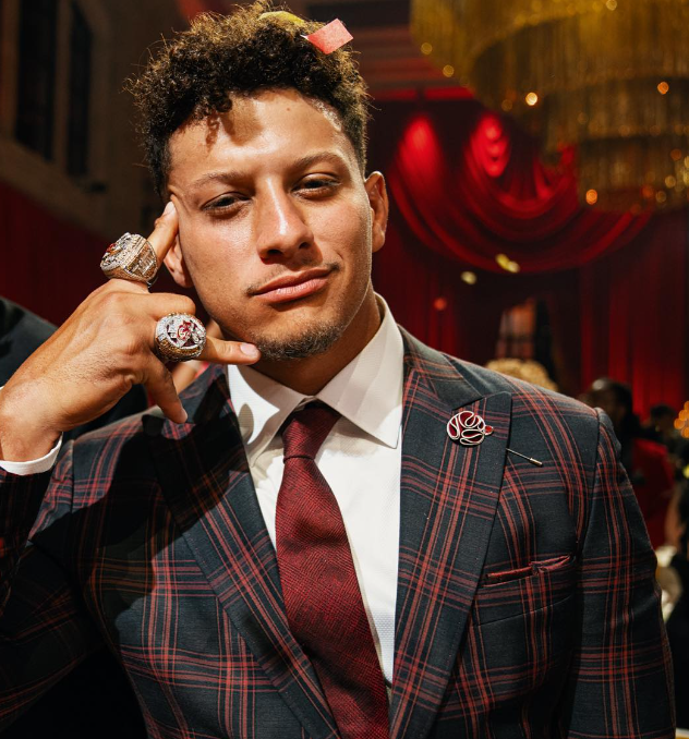 Did Patrick Mahomes Used Braces Or Teeth Whitening? Before And After ...