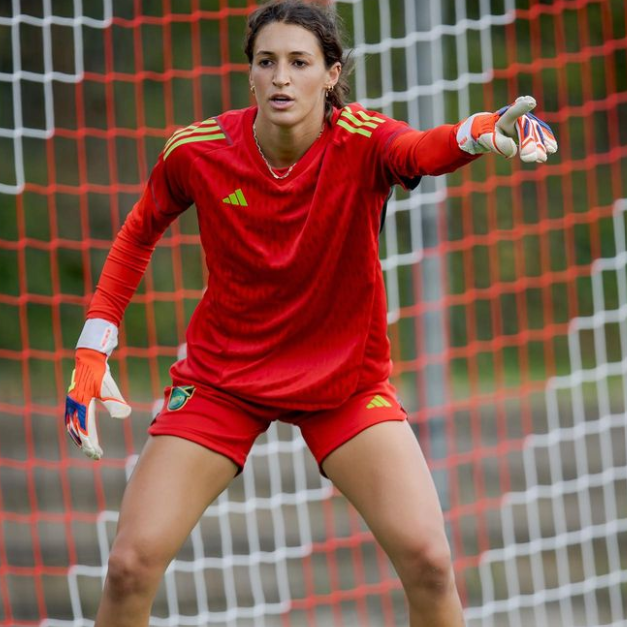 Who Are Sydney Schneider (Footballer) Parents? Meet Andrea And David ...