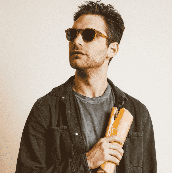 Is The One Piece Live Action Buggy Jeff Ward Gay or not?