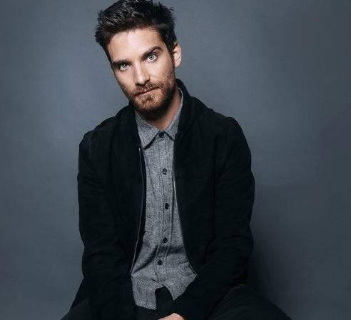Is The One Piece Live Action Buggy Jeff Ward Gay or not?