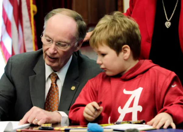 Who Are Ethan Gilman Parents? Meet His Mother Jennifer Kirkland And ...