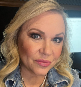 Who Is Sports Reporter Holly Rowe Married? Husband, Son And Career Explored