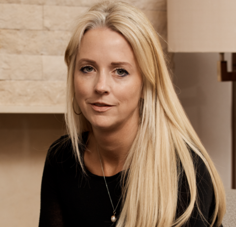 Isabel Oakeshott Sister Veronica Oakeshott, Parents And Origin, Bio ...