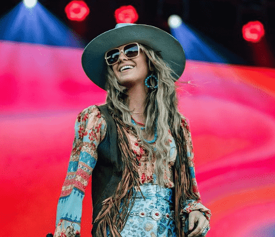 Lainey Wilson's Before Weight Loss Pic Breaks the Internet