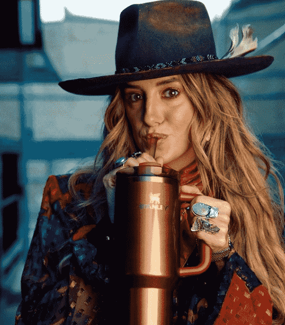 Lainey Wilson's Before Weight Loss Pic Breaks the Internet