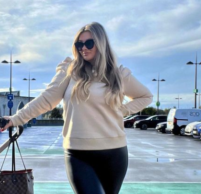 Who Is Shaughna Phillips? Weight Loss Journey, Career, Family, Parents ...