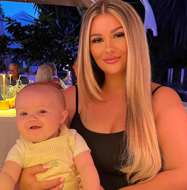 Who Is Shaughna Phillips? Weight Loss Journey, Career, Family, Parents ...